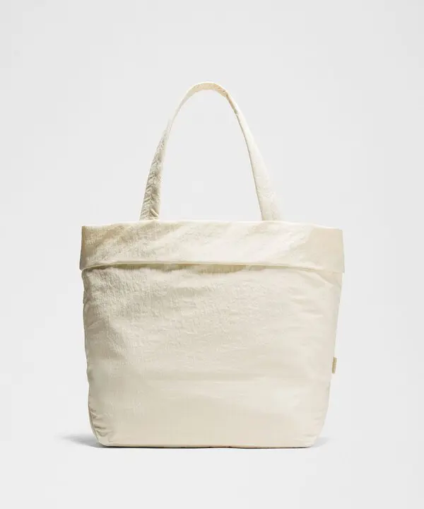 Lululemon On My Level Carryall Tote Bag 27.5l - Light Ivory/Gold
